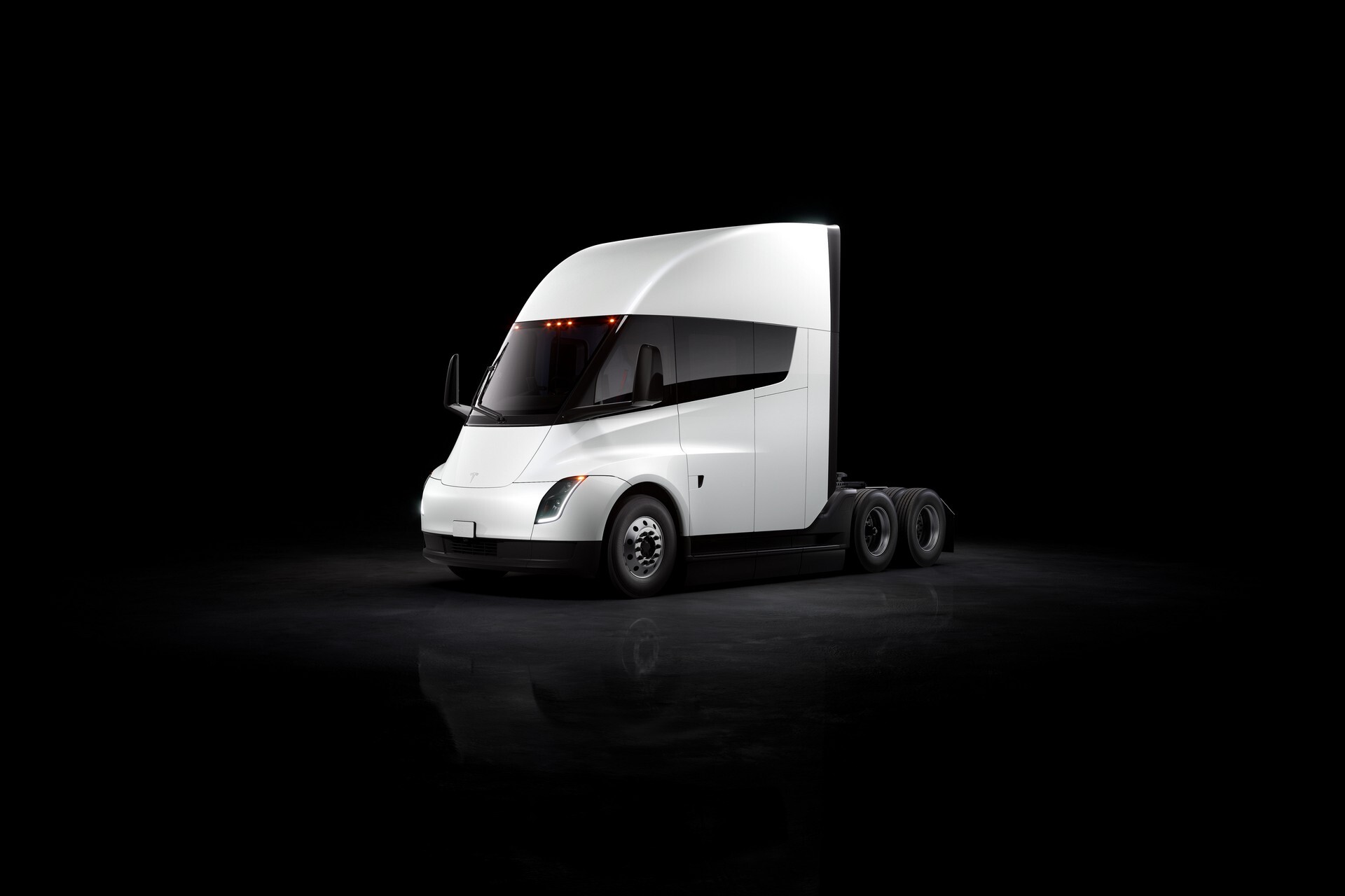Tesla Semi trafi do klientów jeszcze w tym roku. Cybertruck z kolejną ...