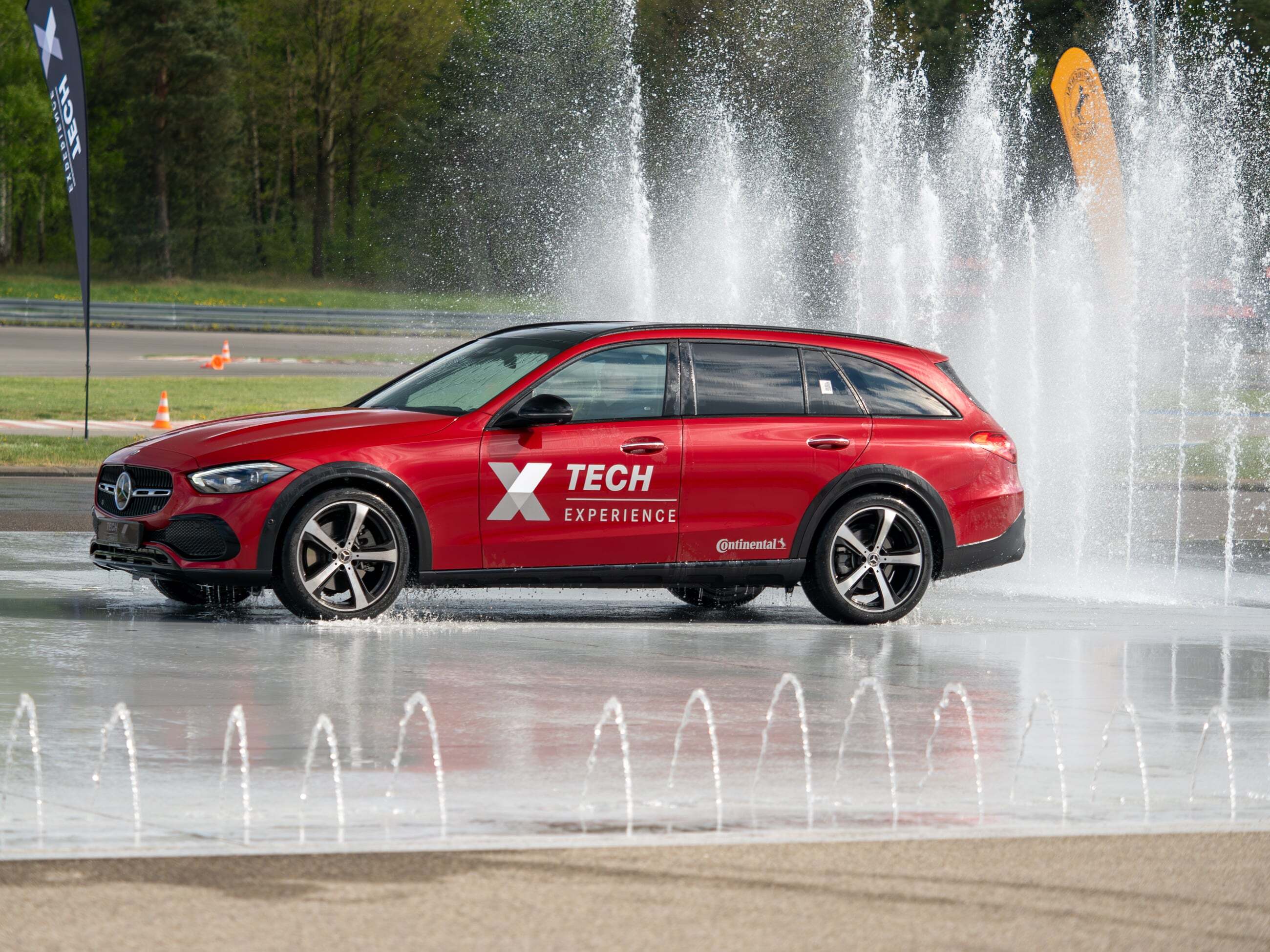 PREZENTACJA: Mercedes-Benz Tech Experience. Samochody zmieniają się z ...