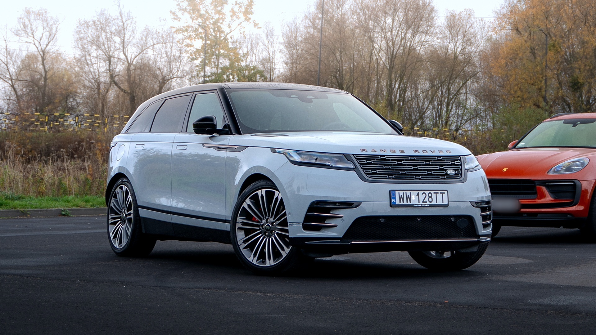 Porównanie: Range Rover Velar P400 Autobiography vs Porsche Macan 2.0 ...