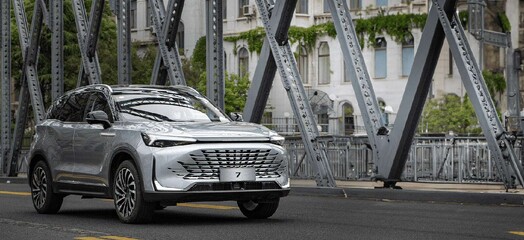 BAIC Beijing 7 2025. Wersje, silniki, ceny. Co można kupić?