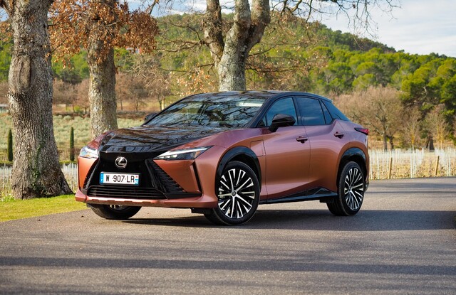 PIERWSZA JAZDA: Lexus RZ 450e z wolantem zamiast klasycznej kierownicy