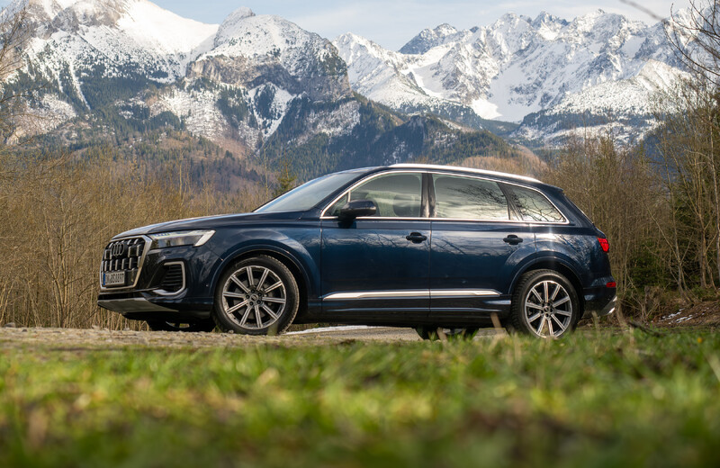 Nowe Audi Q7 2024 po liftingu z silnikami V6 i V8. Co się zmieniło?